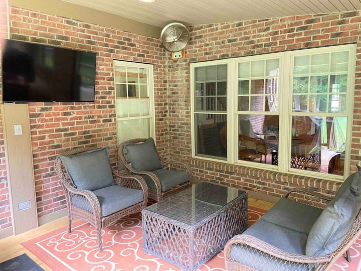 King Suite W/ Beautiful Shower, Tub And Smarttv - Fort Mill, SC