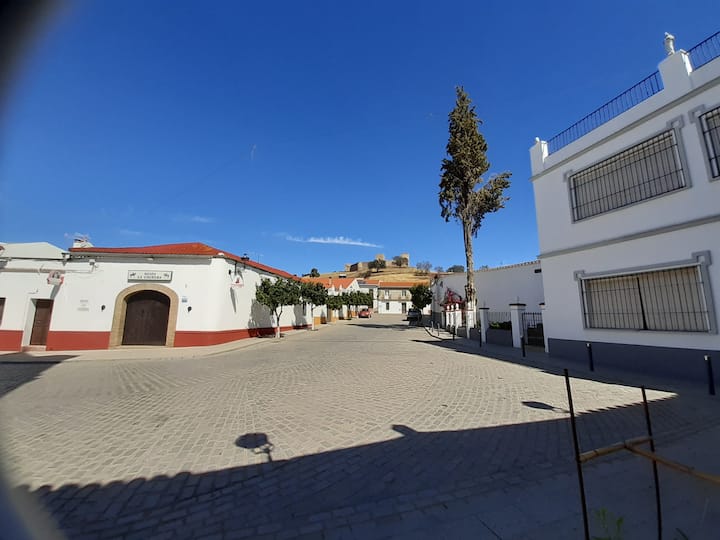 A Medio Camino Entre Mérida Y Sevilla - Cala