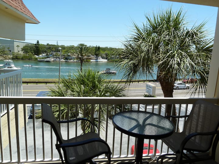 Beach Condo On The Gulf Of Mexico !!! - Indian Rocks Beach, FL