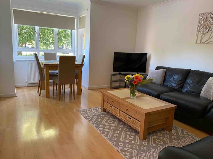 Centrally Located 2 Bed Apartment In Coatbridge - Motherwell