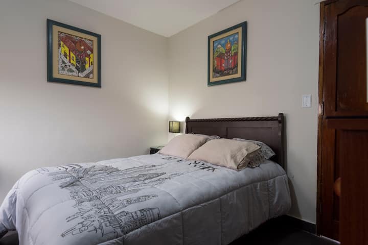 Miraflores Best Private Unit, Bathroom & Entry! - 利馬