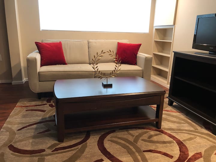 Best Of Both Worlds: A Quiet Getaway In The City - Burien, WA