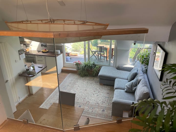 Bright Top Floor Family Apartment Hampstead - London