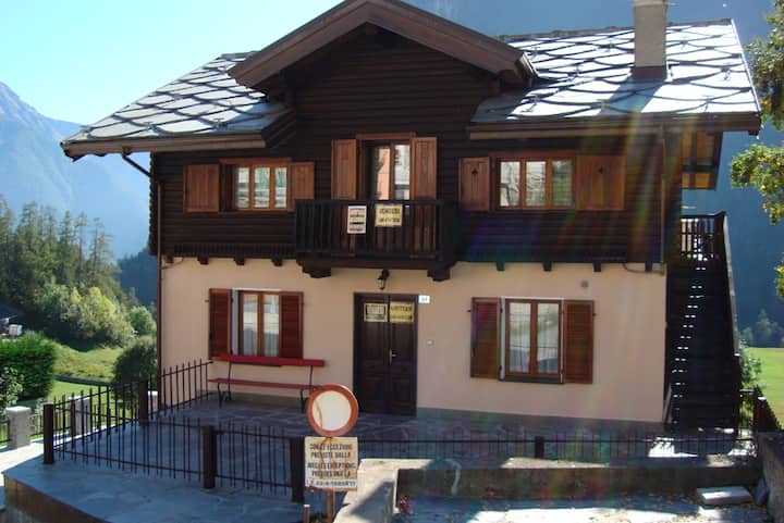 Tipica Mansarda Stile Chalet - Piano Primo - Antagnod