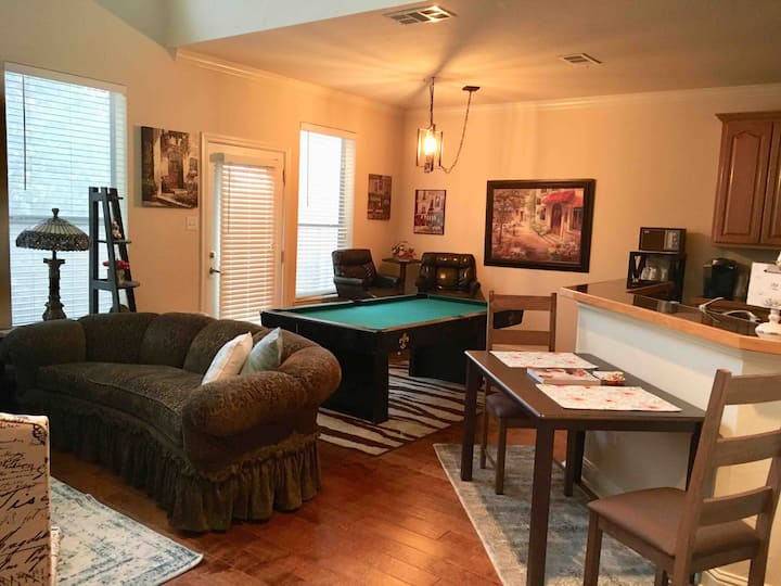 Movers & Crashers- Queen Bed + Walk-in Closet - Grapevine, TX