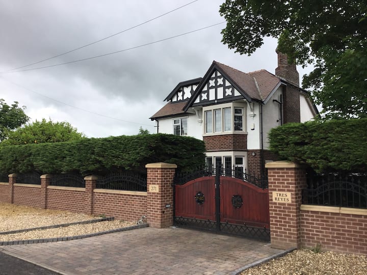 Very Nice Large Loft Conversion. Self Contained - Blackpool