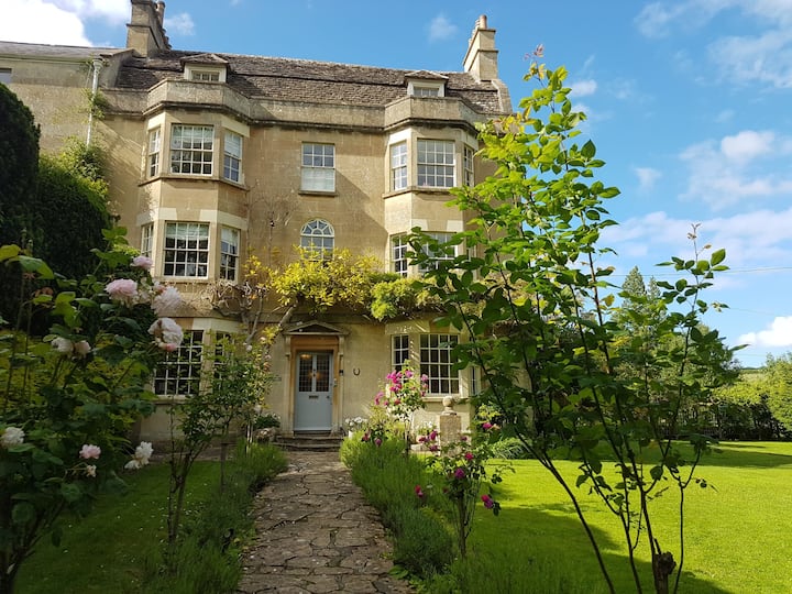 Bath Spa House, Perfect For A Family Gettogether - 코샴