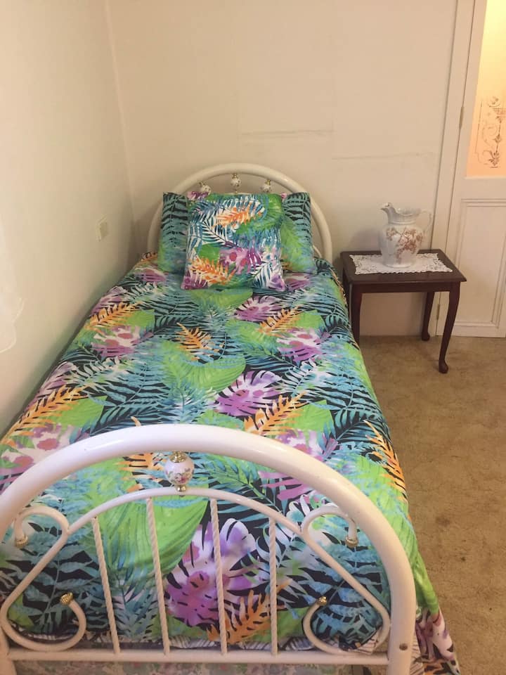 A Room On Raglan - Daylesford