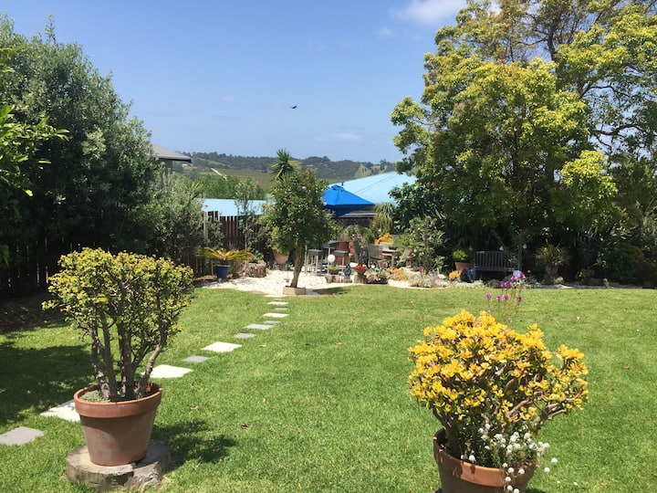 Beach Life. Fully Self Contained Downstairs Suite. - Warkworth