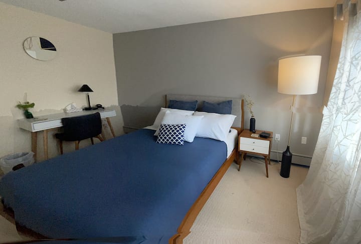 2 Comfy Private Bedrooms With Guest Washroom. - Great Slave Lake