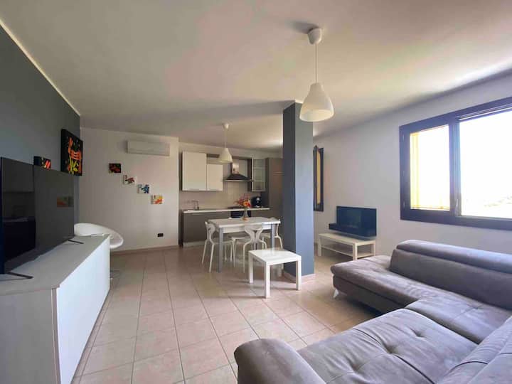 Appartamento Al Centro Di Tortolì - Girasole