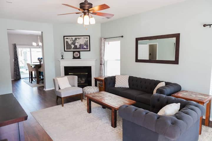 Pet-friendly Well-located Neighborhood Home - Charlotte