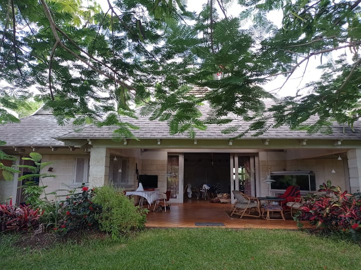 Beautiful Vacation Villa House Near The Beach - Barbados