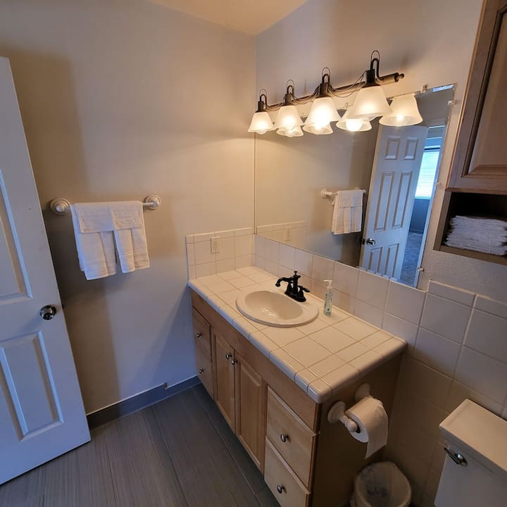Lovely 2 Bedroom Townhome Style, 1000 Square Foot Rental Unit With Indoor Fireplace - Sundance, UT