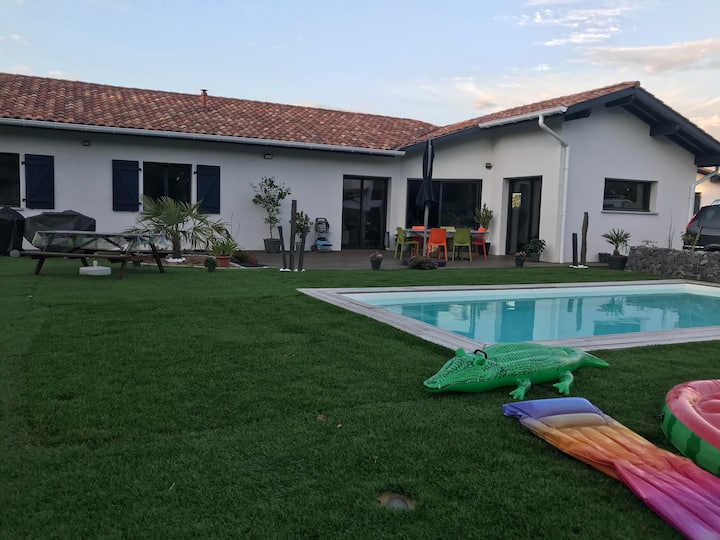 Maison Familiale Avec Piscine - Urt