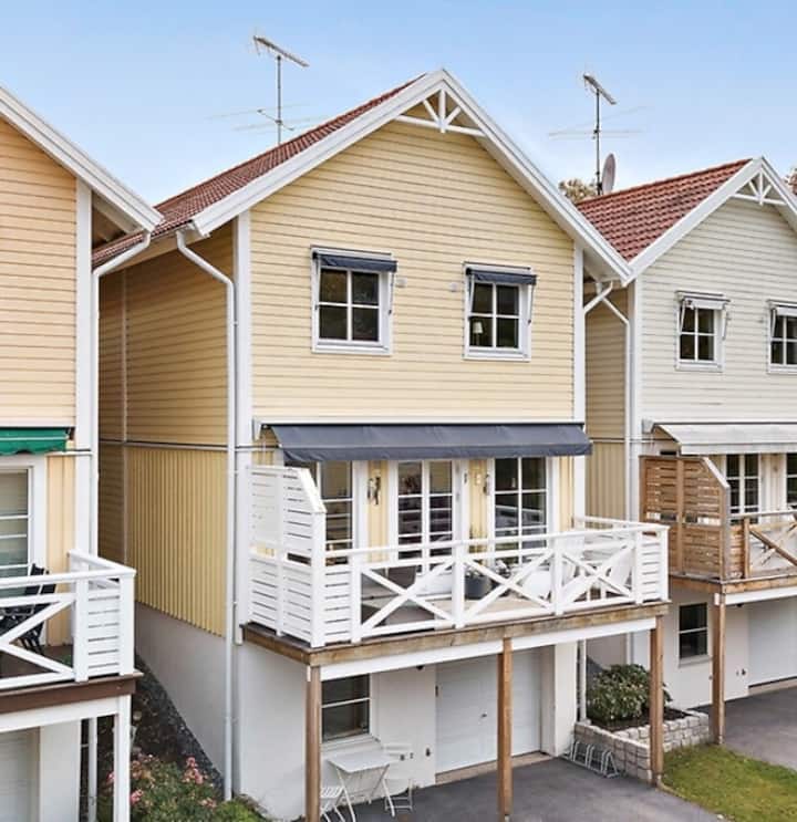 Spacious House In A Safe And Cosy Area, Near Beach - Stokholm