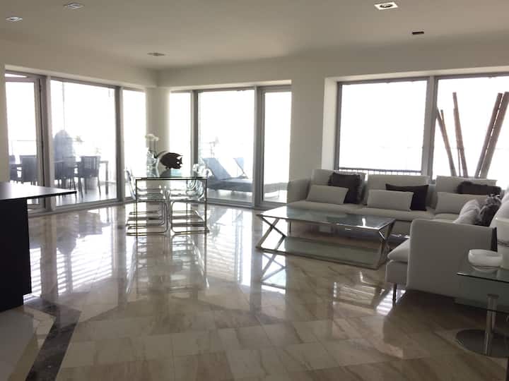 Beautiul Flat In Front Of The Beach. M - Barcelona