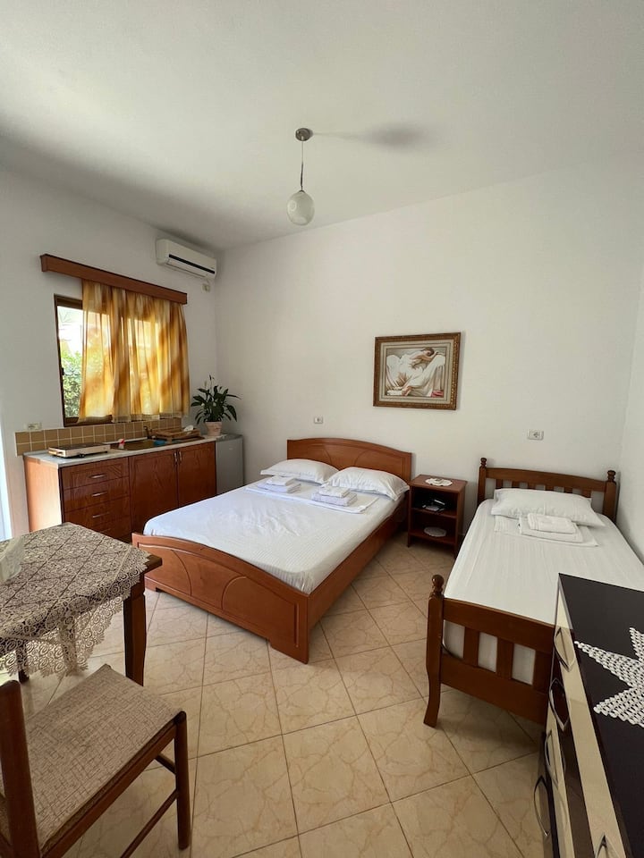 Alma's Guesthouse - Ksamil