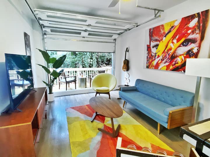 Sleek, Modern Pad In A Hip, Walkable Neighborhood! - Atlanta, GA