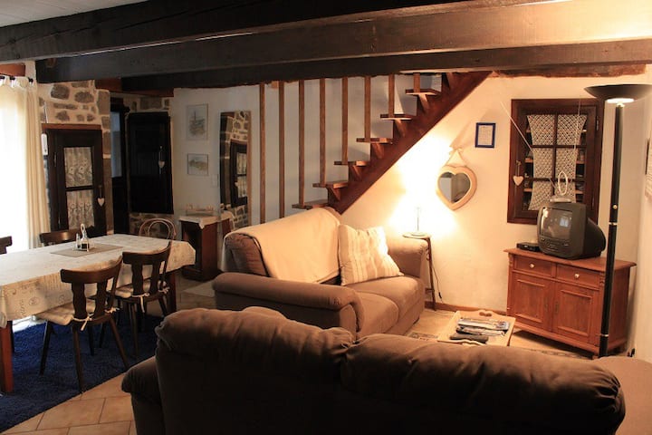 Gîte Tiyolo à Combes, Auvergne - Lac de Montcineyre