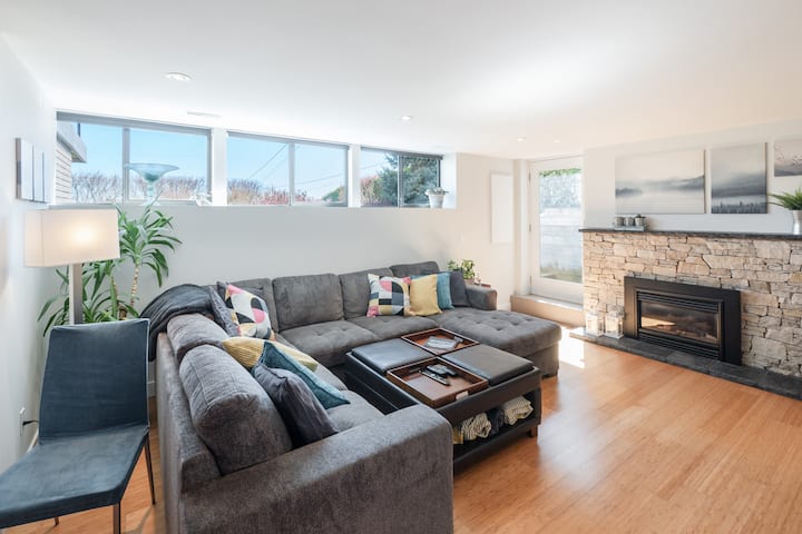 Hillside Hideaway In Gibsons - Gibsons