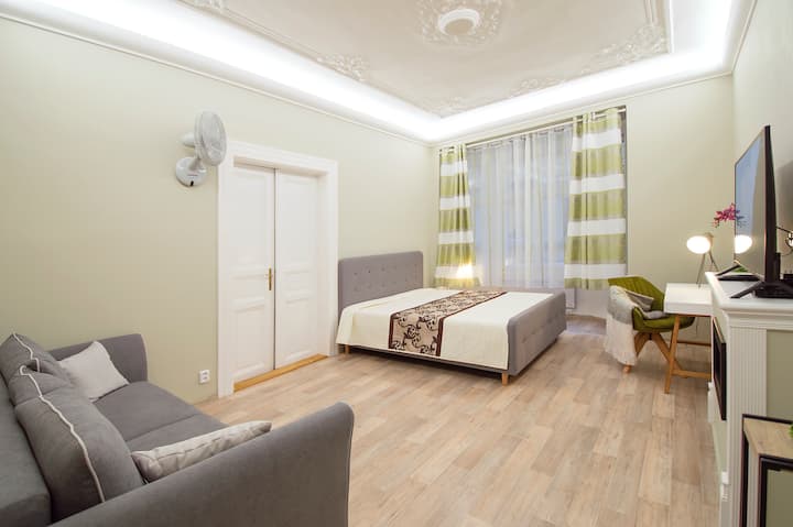 Wenceslas Square 2min Cozy 2bdr Id: (01) -