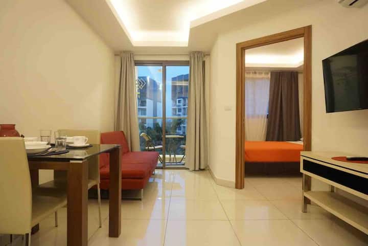 Laguna Beach Resort 2 Condominiums - Pattaya City