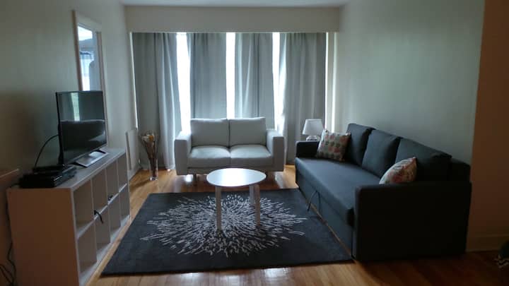 Comfy@cozy (Apt 106) Street Parking - Dorval