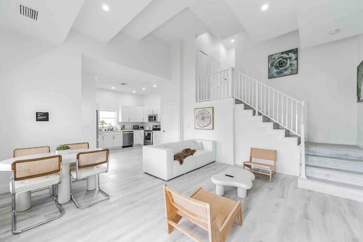 Modern Botanical Haven - Naples Beach, FL