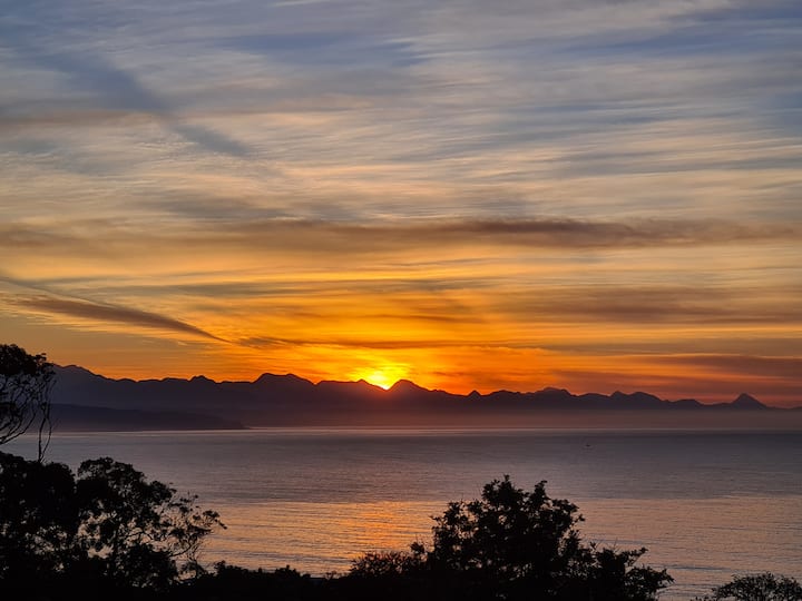 Driftwood: Central Duplex Apartment In 'Old Plett' - Plettenberg Bay