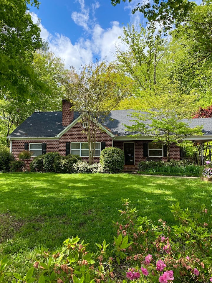 Sleeps 14, Walk To Wfu: 6 Br(1k,3q, 6tw) 2.5 Baths - Winston-Salem, NC