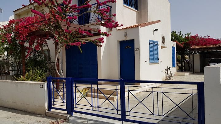 2 Bedroom Townhouse 300m From Beaches - Ороклини