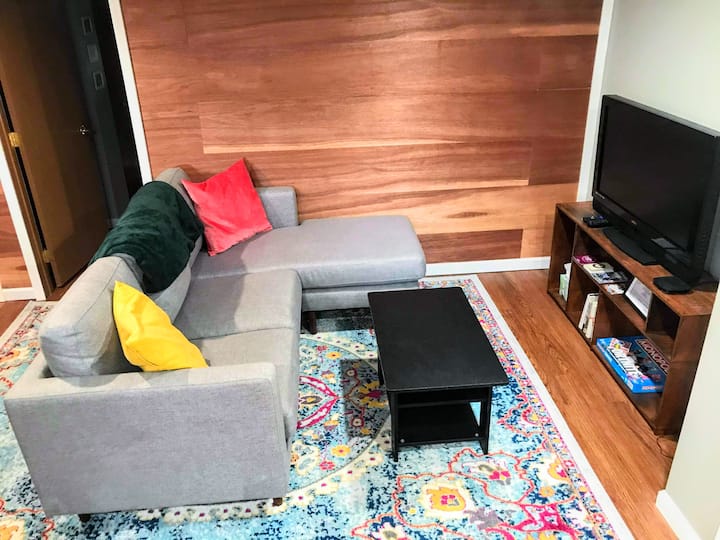 Comfortable, Updated 2 Bedroom Basement Apartment - Columbus, OH