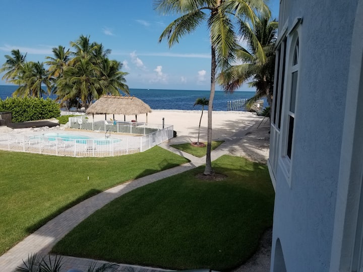 Ocean Front So Close You Can Taste The Salt. - Islamorada, FL