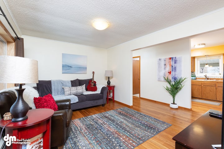 Charming 2 Bedroom/close To Downtown & Trails - Anchorage, AK