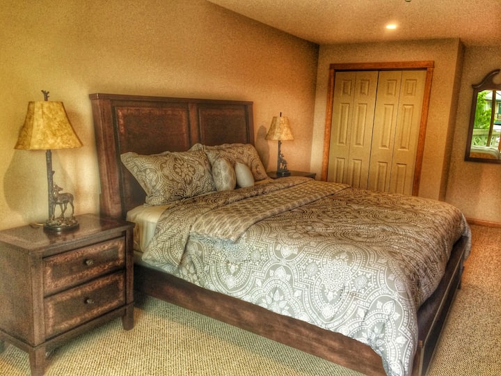 Main St King Suite #5 - - Lake Placid, NY