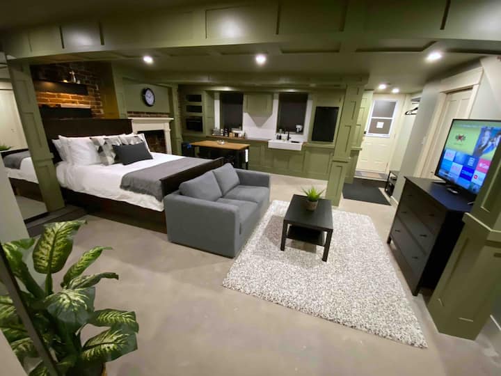 Cozy Studio By The Commons, Big Shower & Patio - Halifax