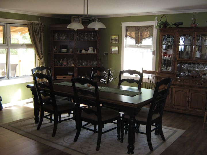 Hutton House B&b By Lk.diefenbaker - Saskatchewan