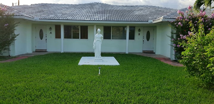 Stylish Home Just Mintues Walk To The Beaches. - Freeport