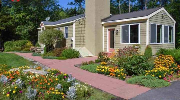 Echo Lake Home
6 Month Rental 6/1/2022-11/30/22 - North Conway, NH