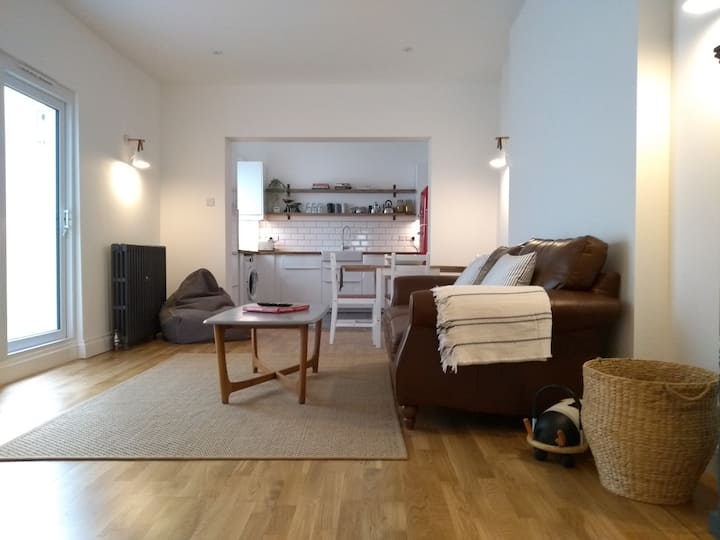 Spacious 2 Double Bedroom Apartment Close To Beach - Bexhill-on-Sea