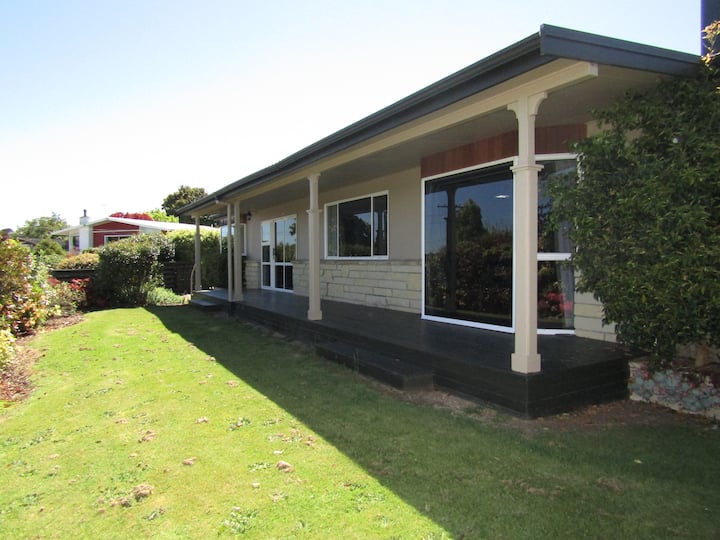Shepherd House - Large Home With Hot Pool And Wifi - Taupō
