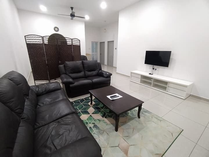 Shah Homestay Muar - 3 Bedroom With Aircond - Muar