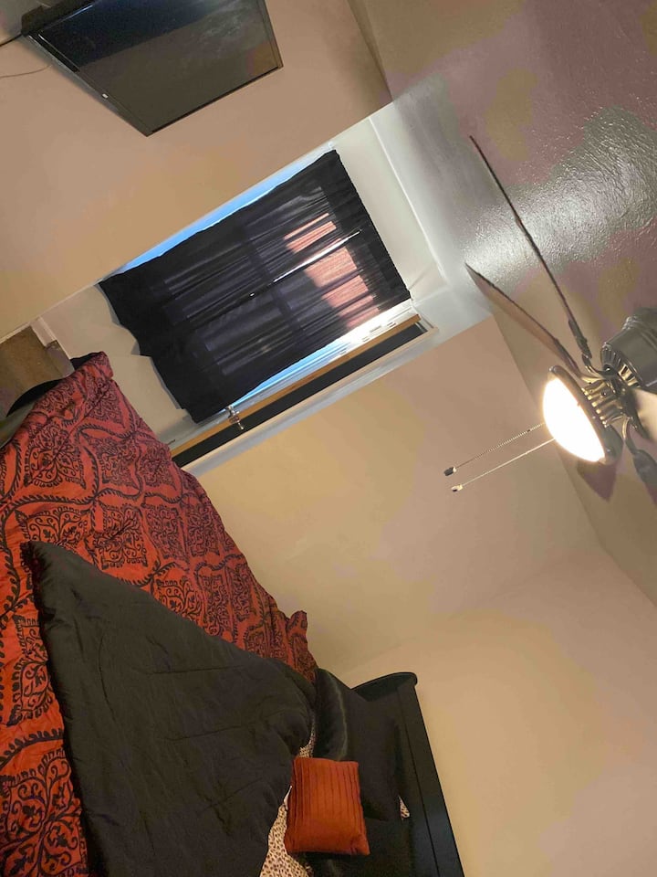 Cheerful 3 Bedroom Residential Home - Cleveland, OH