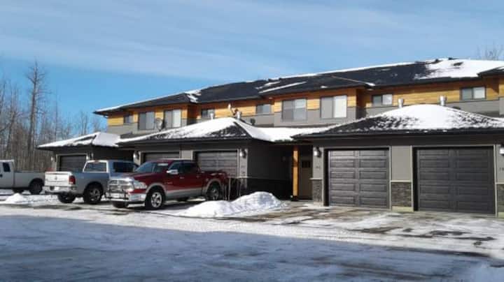 Spacious Modern Townhome In Central Dawson Creek - Dawson Creek