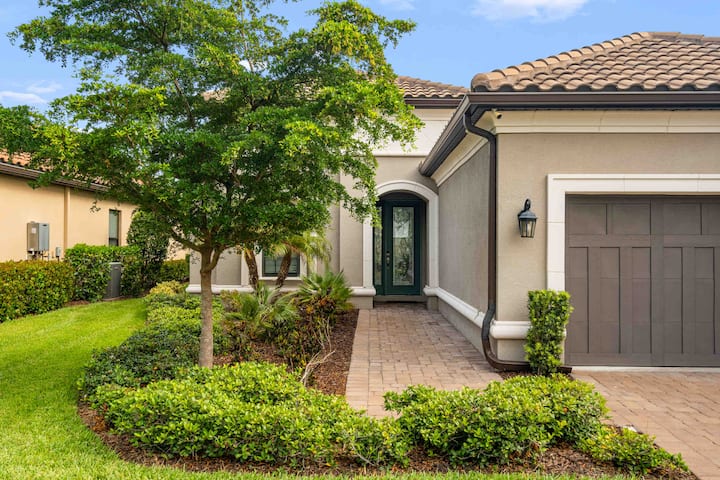 Near Nokomis Beach • Pool • Bikes • Legacy Trail - Venice, FL