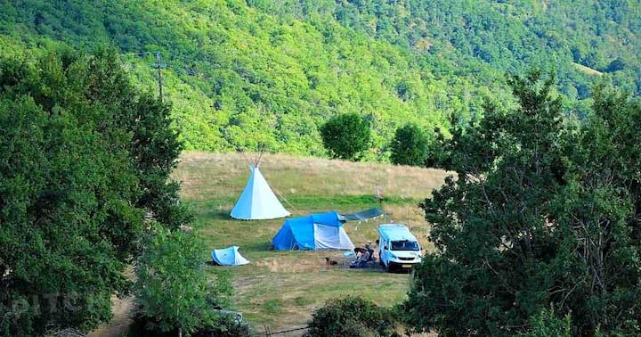 Rustige Eco Camping La Forêt Du Dragon - Entraygues-sur-Truyère