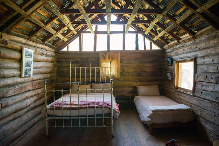 The Willows - Cattleman's Log Hut - Huts for Rent in Anglers Rest ...