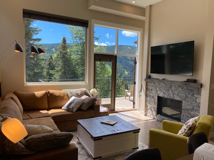 C&c's Retreat, True Ski-in Ski-out - 3bdrms - Sun Peaks