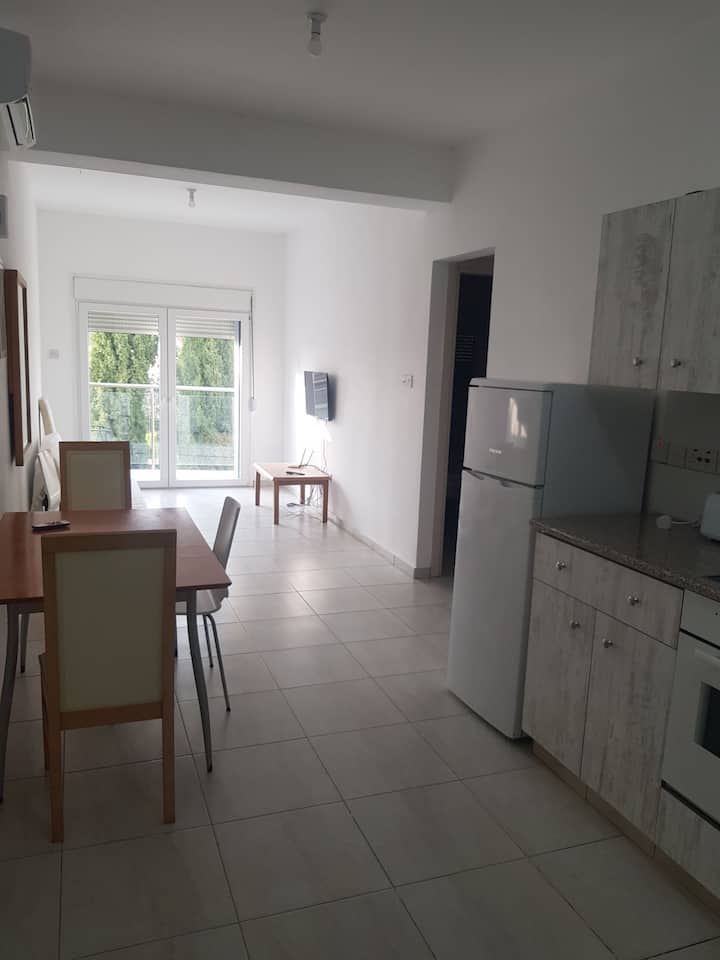 Apartment  1km From City Centre - Пафос